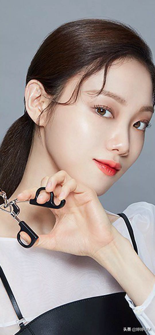 South Korean leg spirit Li Jingwen, the heroine in "Weightlifting Fairy ...