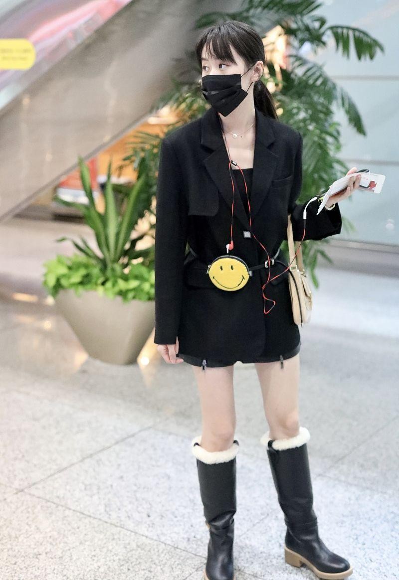 Yuan Bingyan's figure is really flawless, she wears a princess dress to ...