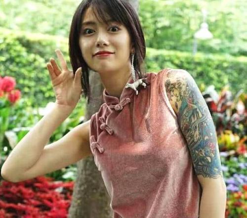 Li Shi live brief, fans said too expensive, Li Yong wife called fans to ...