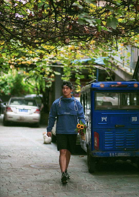 Brother Sunshine Zeng Haoran: Have a nice day alone - iNEWS