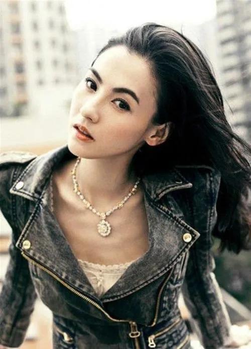 A netizen posted a Yanzhaomen photo, Cecilia Cheung: "This cookie is ...