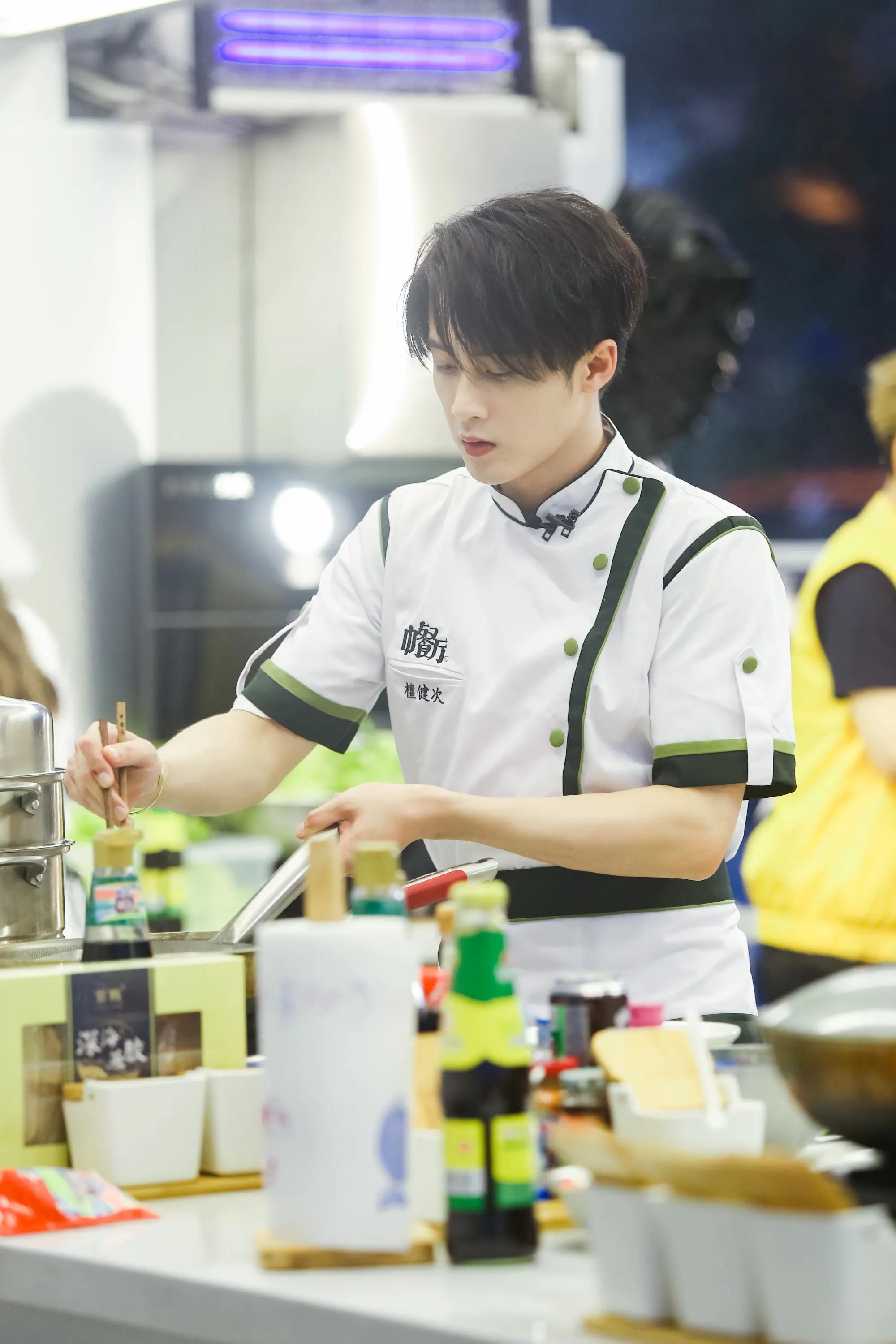 Tan Jianci: Before 10.5 birthday, two sets of fashion blockbusters come ...