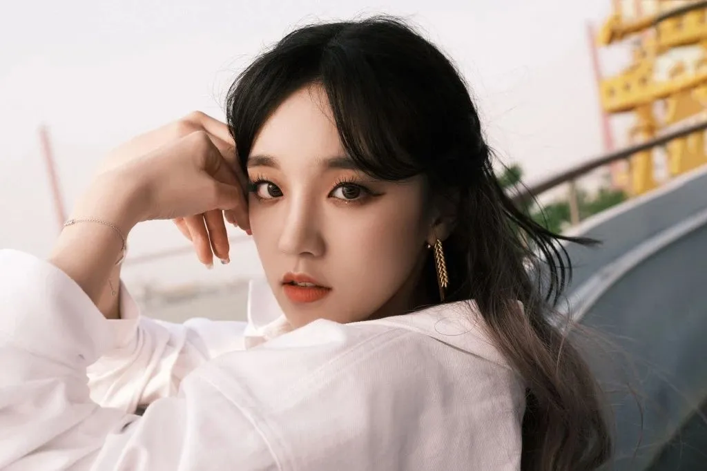 Little gossip, Zhang Yixing, Song Yuqi, Chen Xiao, Yang Yang - iNEWS