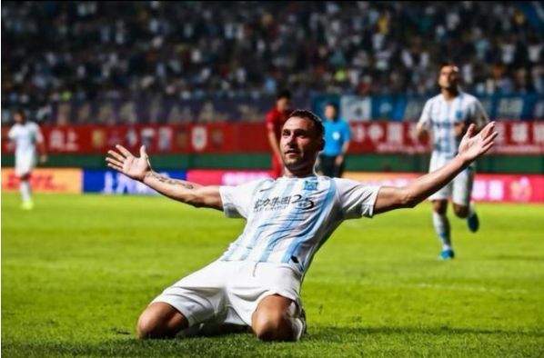 R&F Defence Backbone Tosic: Hooked up with a supermodel, his wife also ...