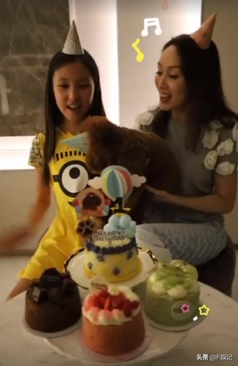 Lin Wenlong brings his wife and daughter to celebrate the 1st birthday ...