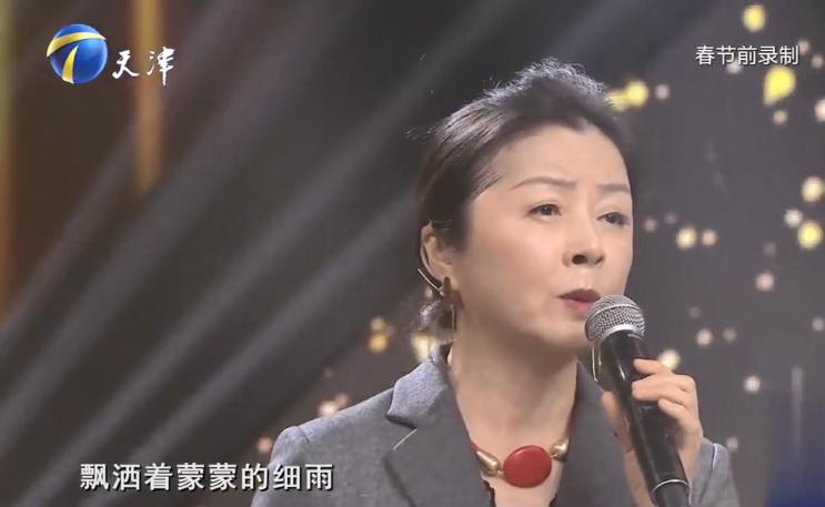 Meijia: Once on the Spring Festival Gala with long hair fluttering, now ...