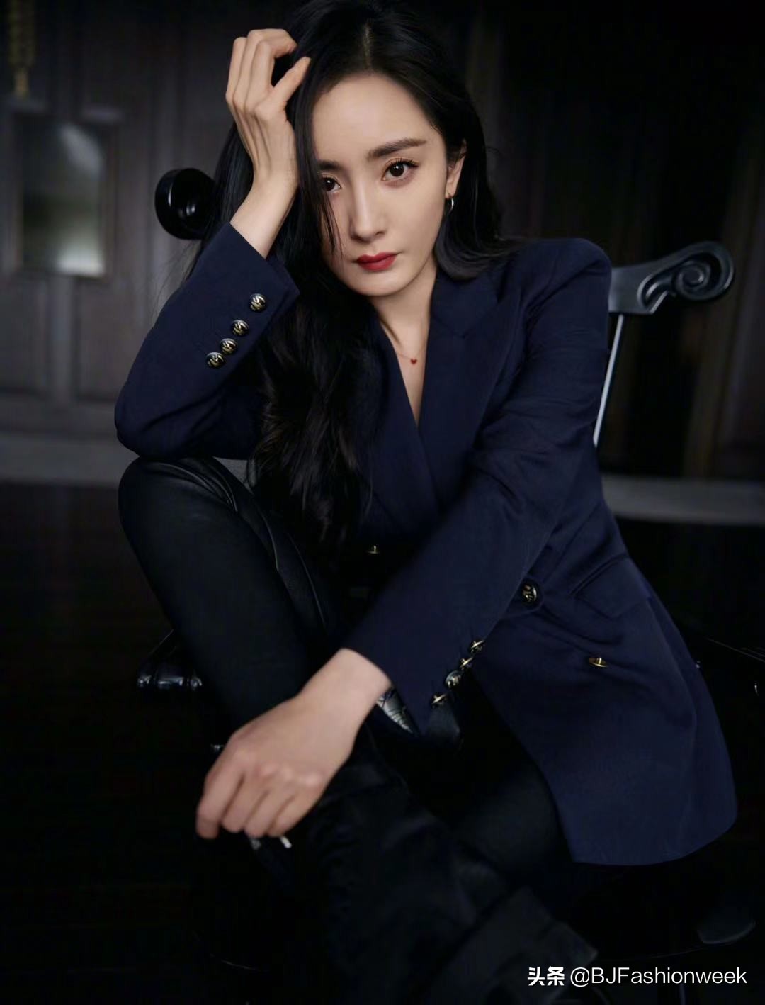 Yang Mi wore salt can be sweet, wearing a suit with jeans, the legacy ...