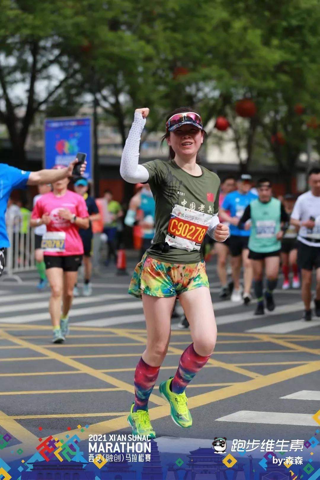 Xi'an beauty Li Jing Yang Mingqiong participated in today's marathon ...
