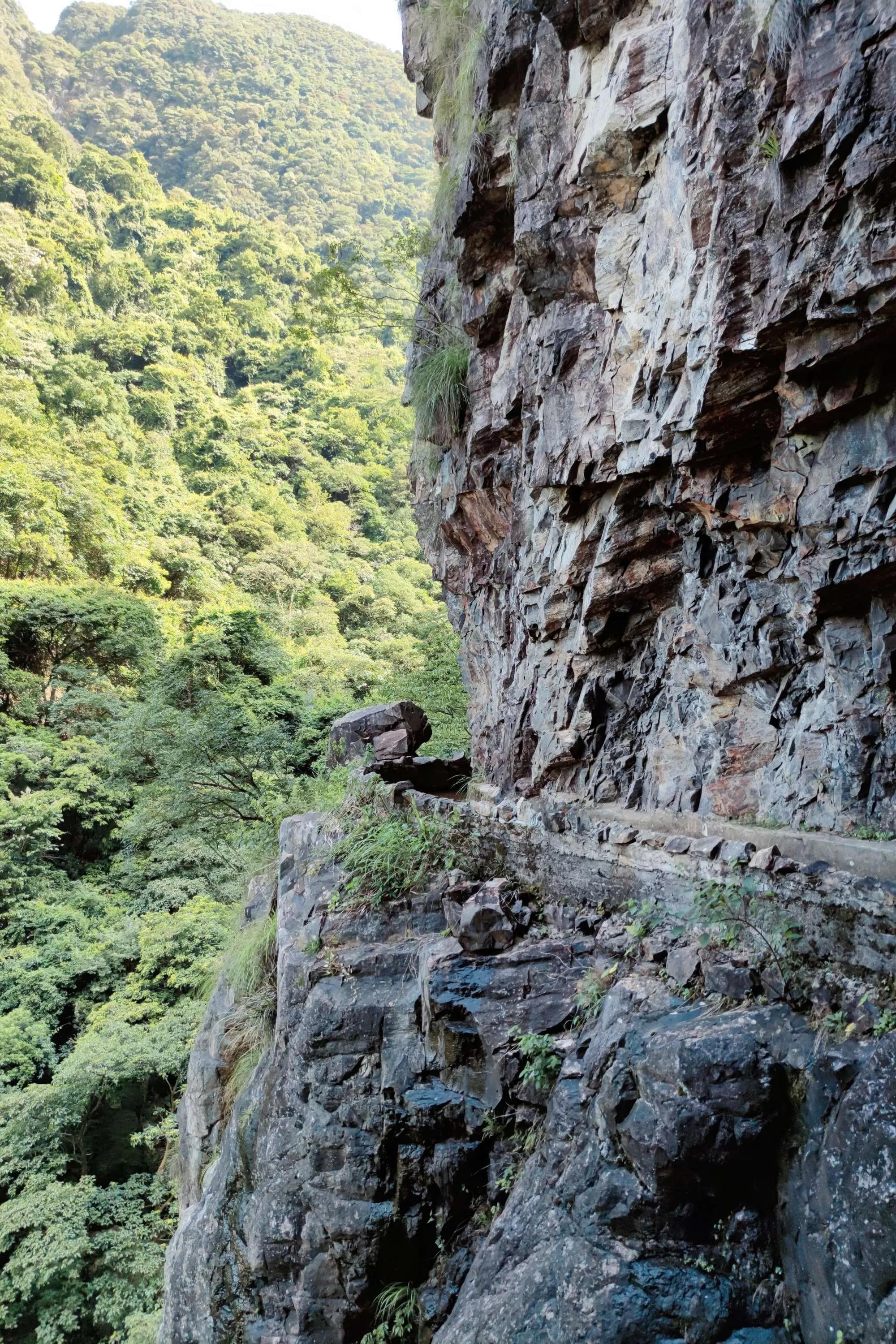 Take you to Fuzhou-the ancient waterway on the cliff's "Red Flag Canal ...