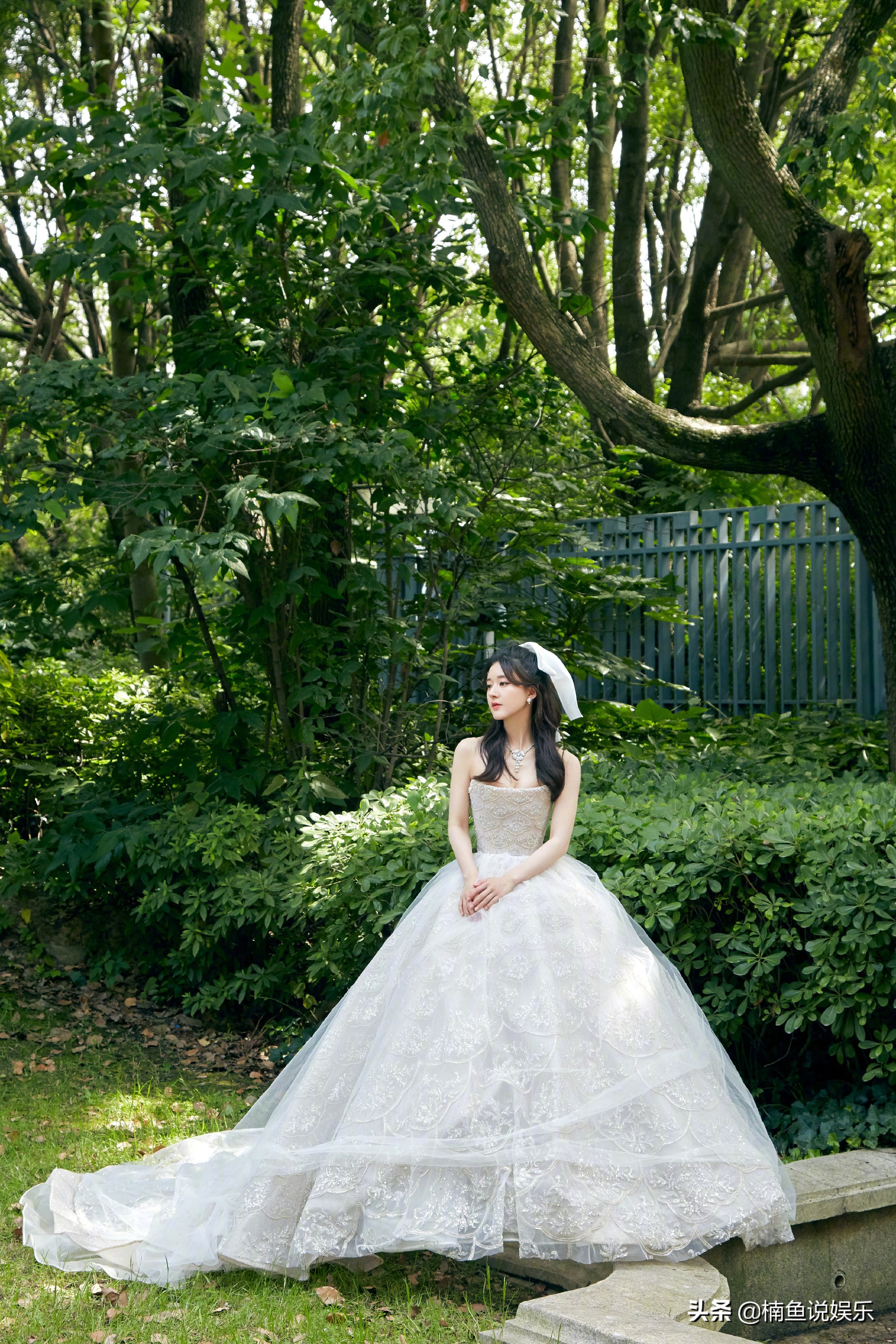 Zhao Lusi tube top princess dress is so beautiful, wearing a bow with ...