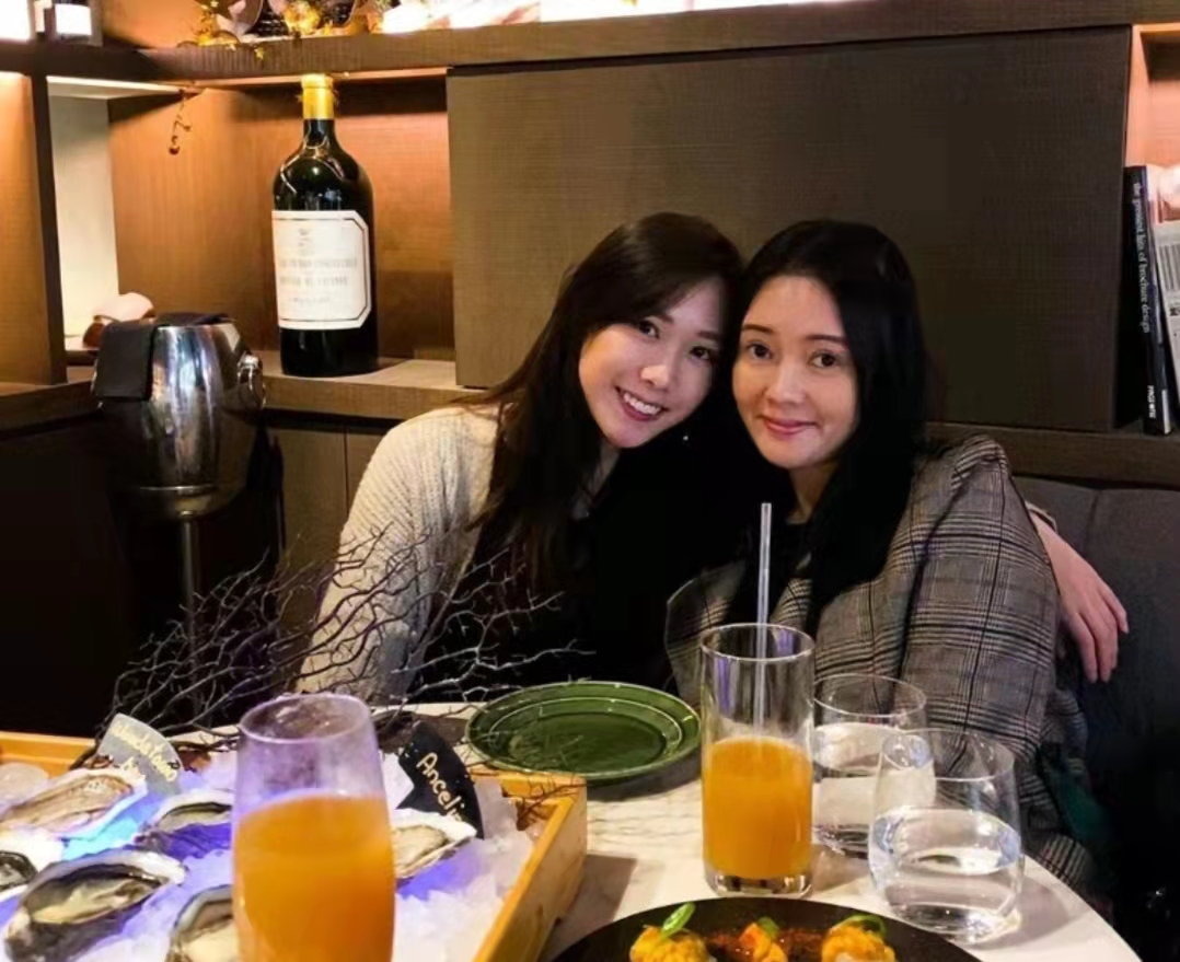 Interested in joining the industry?Hong Kong actress Li Lizhen's ...