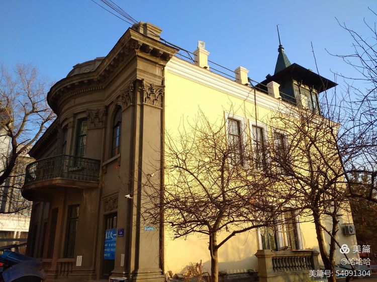 A rare old western-style building in Harbin with two colors and two ...