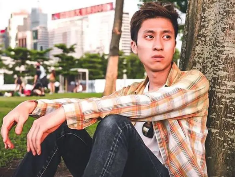 28-year-old actor Li Jiajun fell off the building and died. His sister ...