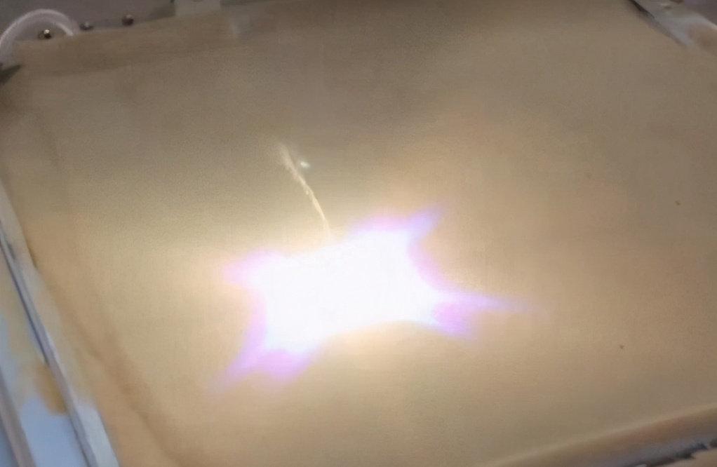 The man uses the sun to heat the sand to 2000 degrees, the picture is ...