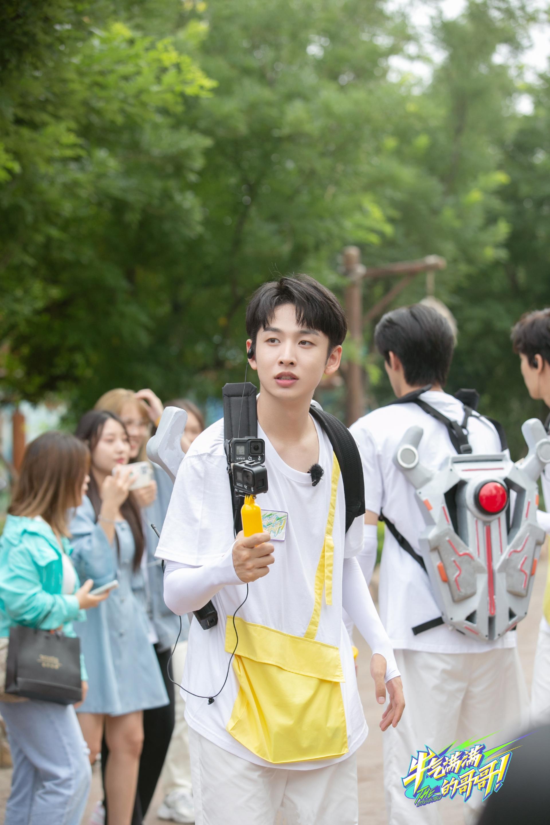 Joining in a variety of hot variety shows, large-scale events show a ...