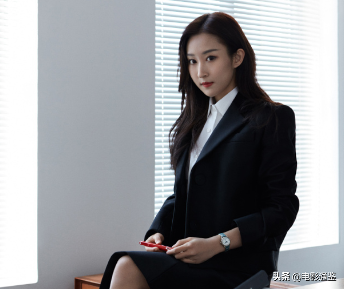 Offer intern to shoot the cover, Jin Ye Yingfei's camera feels ...