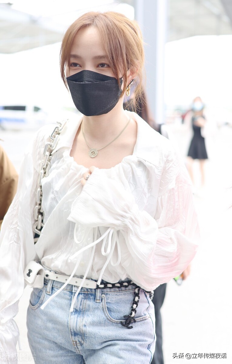 Meng Jia: "BAD BUT GOOD" "Hush" "Sister Riding the Wind and Waves ...