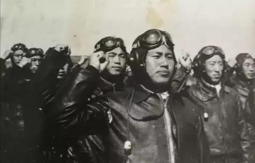 Air combat hero Zhang Jihui was provoked by gangsters at the hotel. The ...
