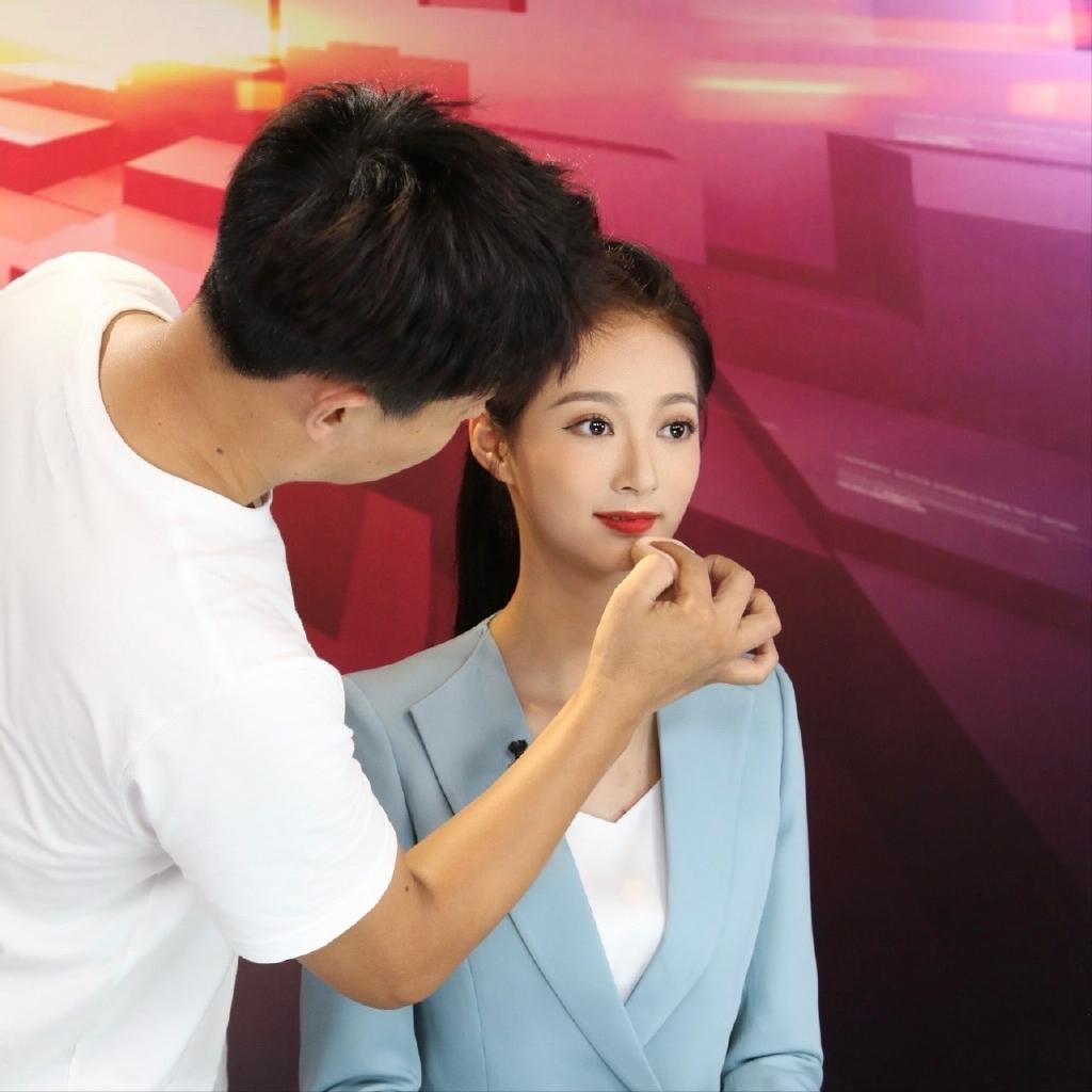 22-year-old Tiananmen lead chant, Feng Lin was exceptionally hired by ...