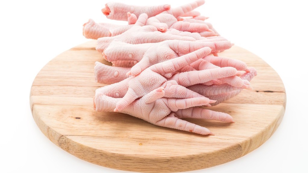 Chicken feet meat is low in calories and high in calories, making it ...