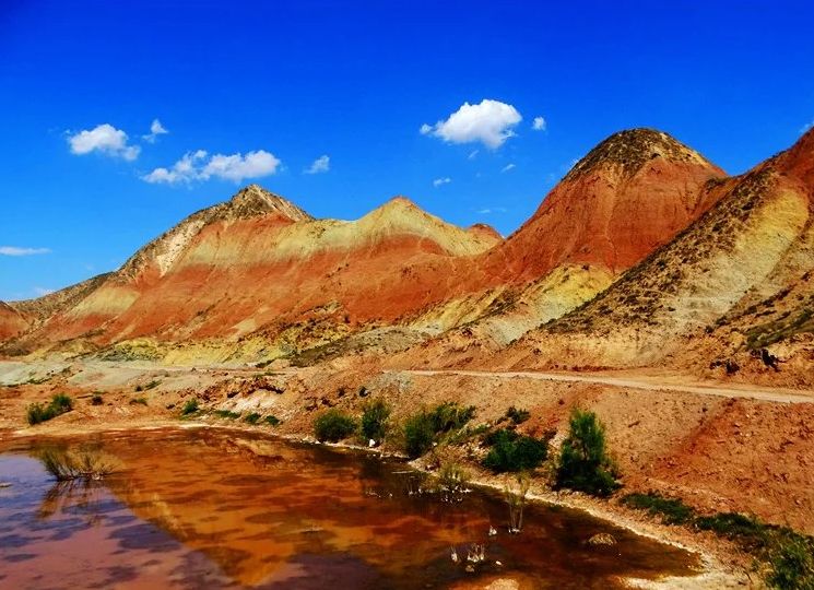 These 5 "Danxias" around Lanzhou are more shocking than Zhangye Danxia ...