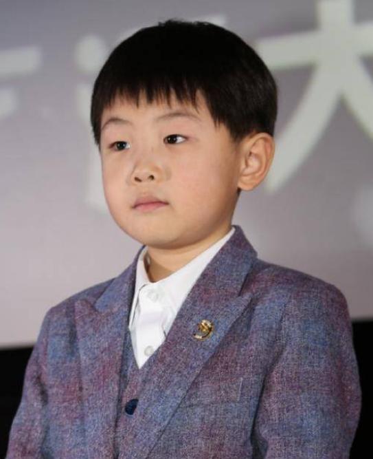 3 years old became popular 5 years old boarded the Spring Festival Gala!Squeezed by his parents ...