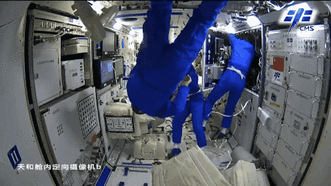 Do female astronauts wear bras in the space station? - iNEWS