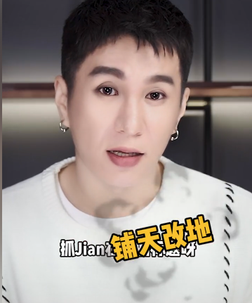 Chen Xiang's new romance? Cuddling with a boldly dressed woman close to the body, not avoiding ...