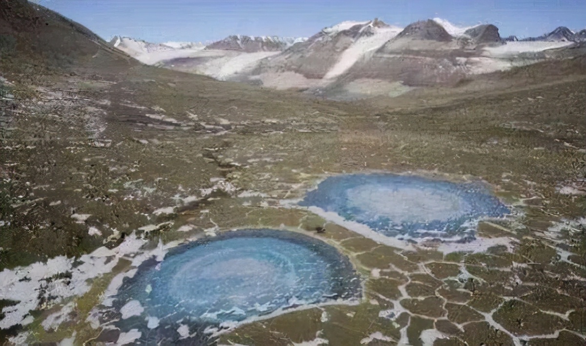 There is a hot water lake in Antarctica, the temperature is as high as ...