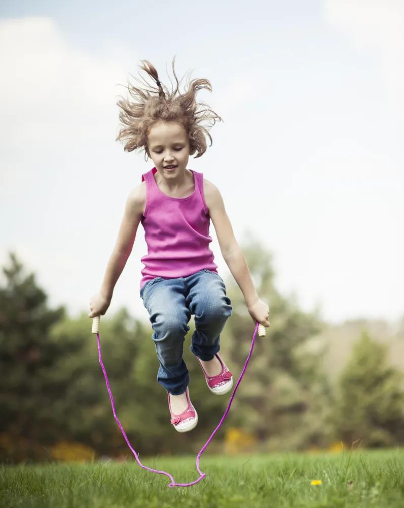 There are many benefits for children to skip rope - iNEWS