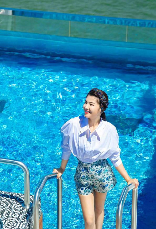 Liu Tao really did a good job of "showing long legs", and he didn't ...