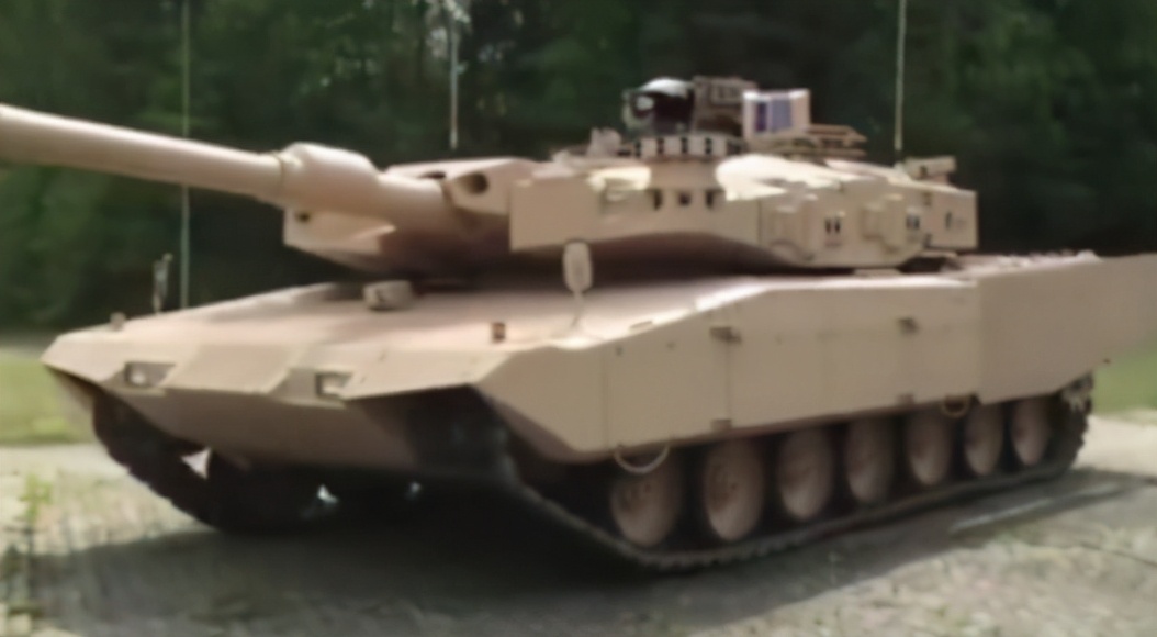 The firepower of the two tank guns doubled, and the target was small ...