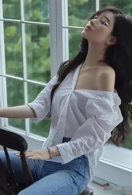 Zhou Ziran, with "the most beautiful school flower", has a sultry ...