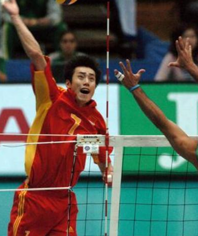 Tang Miao was paralyzed for 13 years. Both his mother and his wife ...