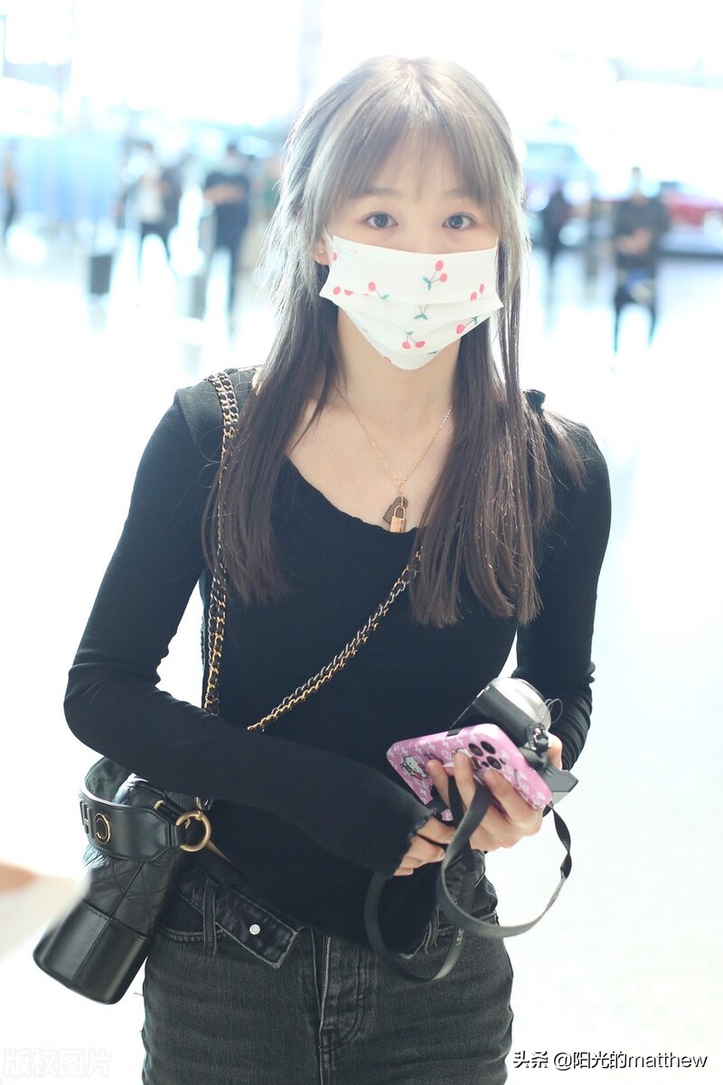 Street shot: Xu Mengjie wearing a mask appeared sweet and lovely big ...