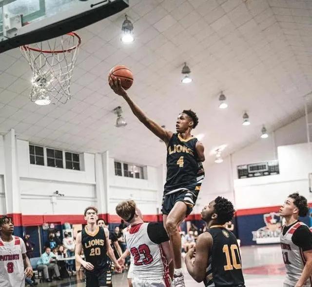The one-armed boy is the dream of the NBA, keep going - iNEWS