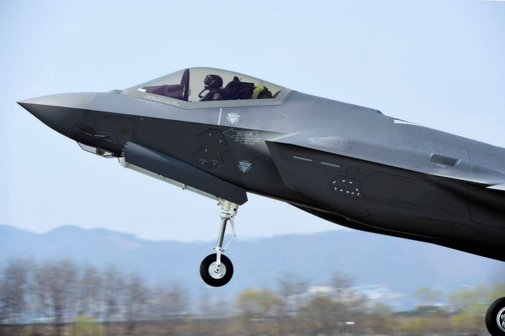 The US Air Force's 1,000 F35 plan failed, the F22's retirement is imminent, and the Chinese J-20 ...