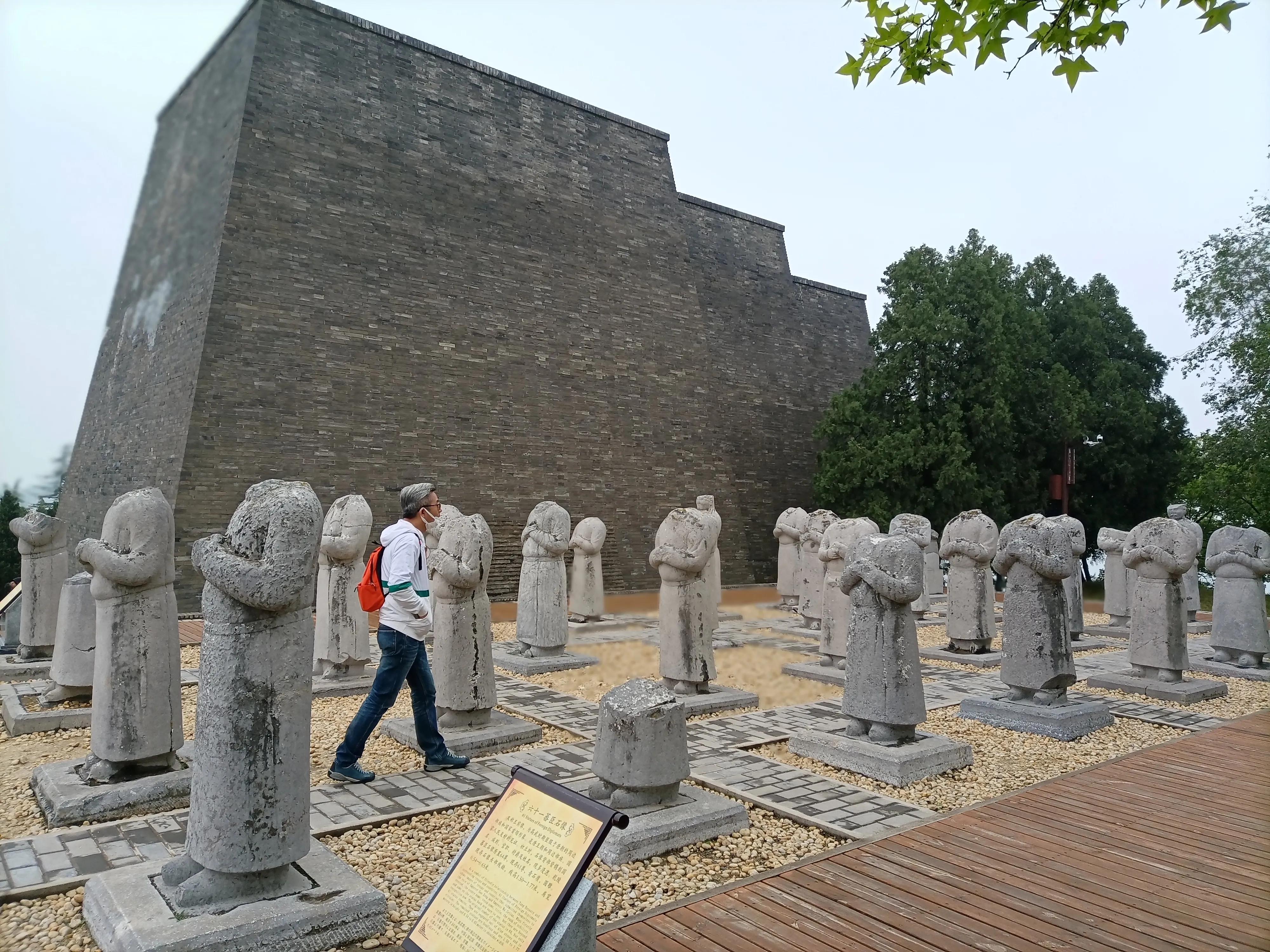 Eighteen Tombs of Tang Tomb, the only tomb that has not been stolen - iNEWS