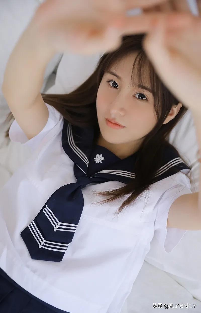 Uniform photo of pure cute girl - iNEWS