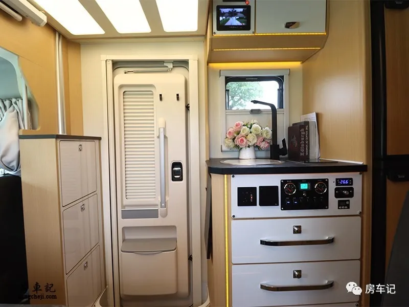 The considerate European style RV will give you a mobile home!Real shot ...