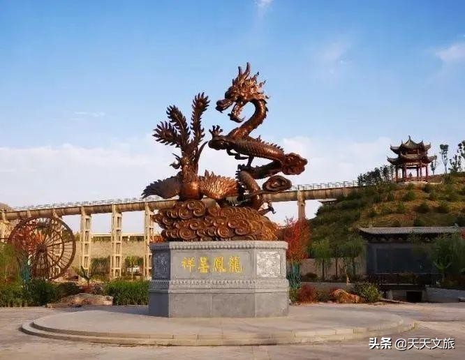 The ancient town of Longfengshan in Luoyang is open. Bring a backpack ...