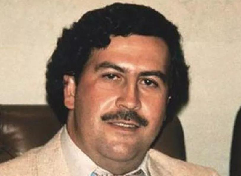 Colombian drug lord Pablo: sitting in a private army of 40,000 ...