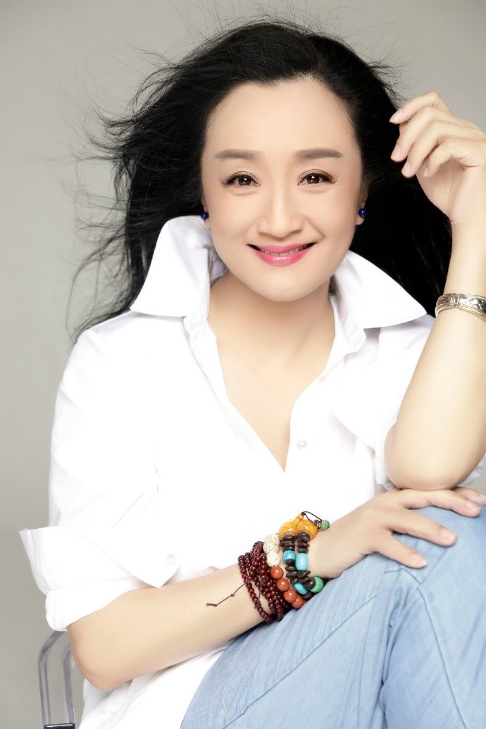 57-year-old Yang Kun has a happy life in his later years, wearing an ...