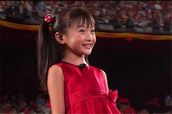 Who is the 22-year-old Lin Miaoke to blame for walking up to this day ...