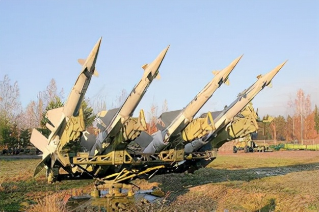 100 years of service?How did the stratobomber B-52 do it?Watch it write ...