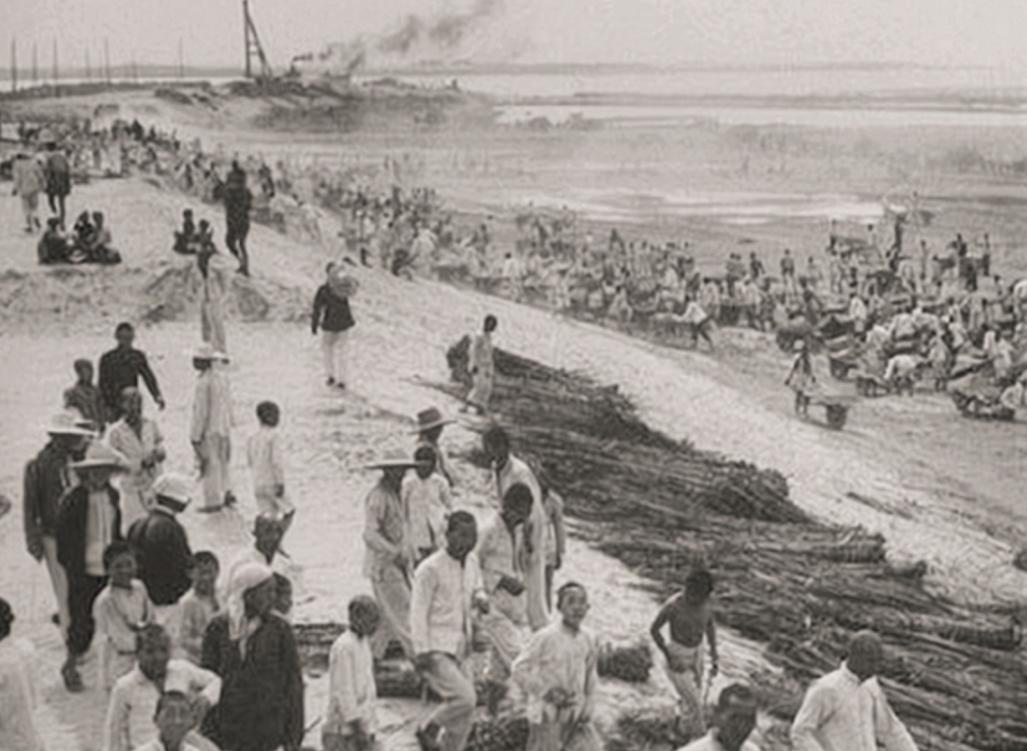 In 1938, when Chiang Kai-shek blew up the Yellow River embankment, how ...