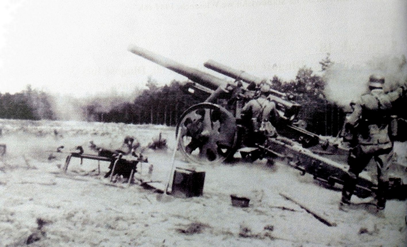 150mm s.FH18 howitzer of German artillery in World War II - iNEWS