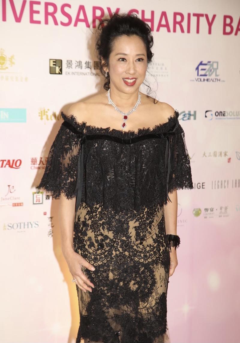 Although Chu Lingling is at the age of her aunt, she still has a ...