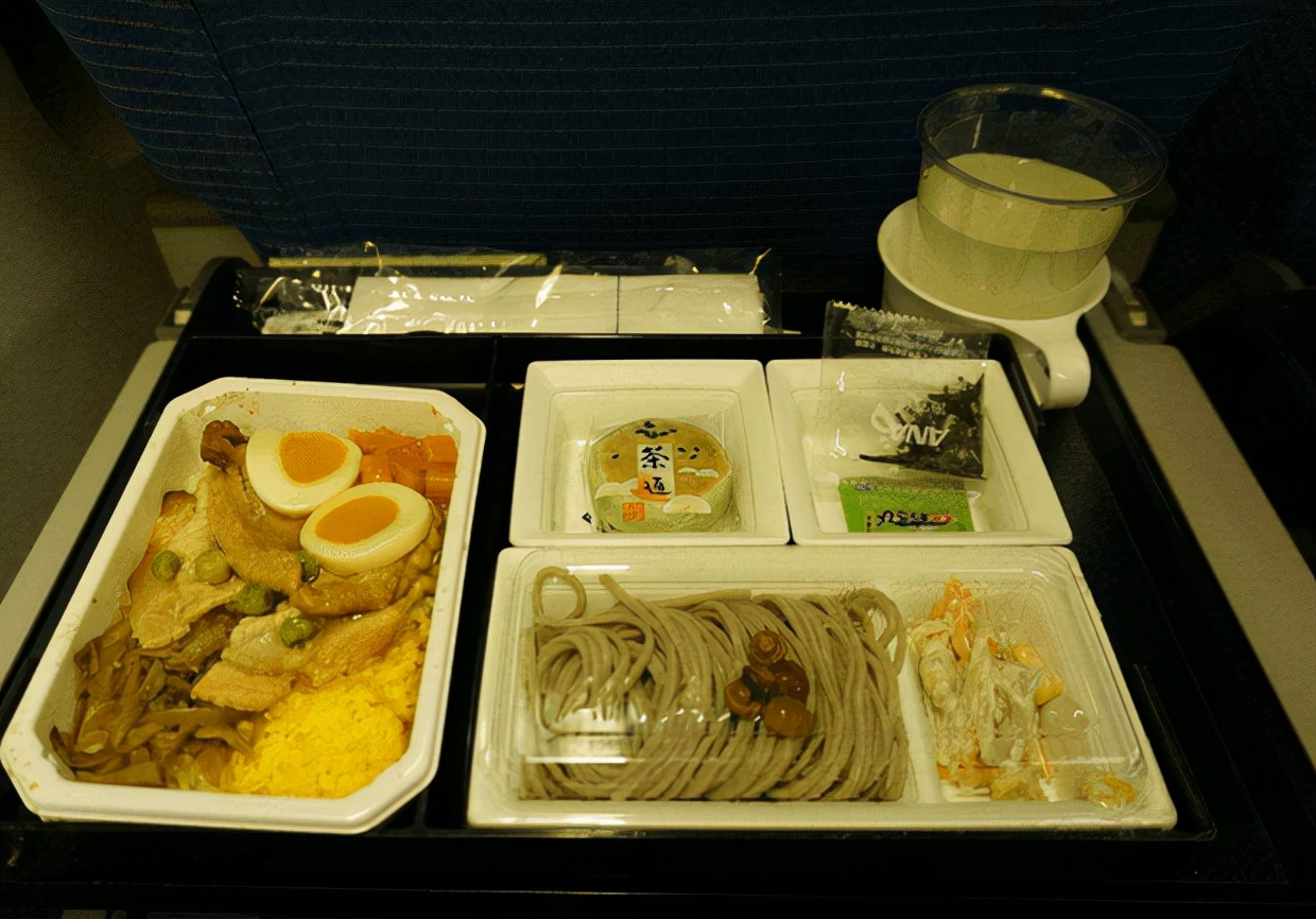 Why can't the captain and the captain eat the same set meal, nor can ...