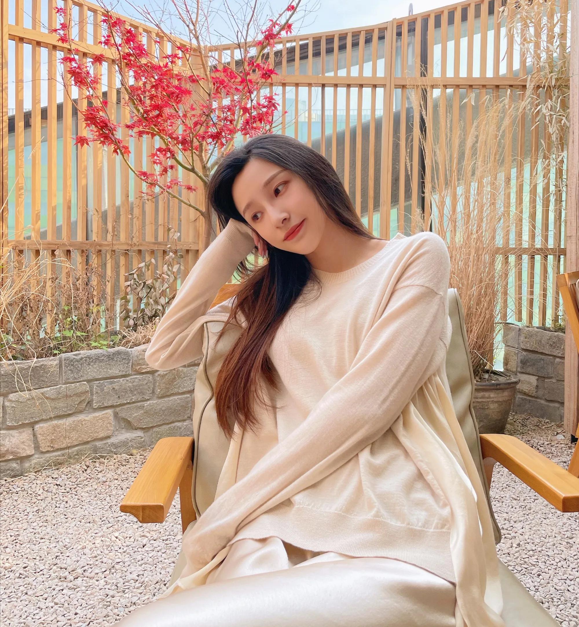 Hostess Ma Fanshu - iNEWS